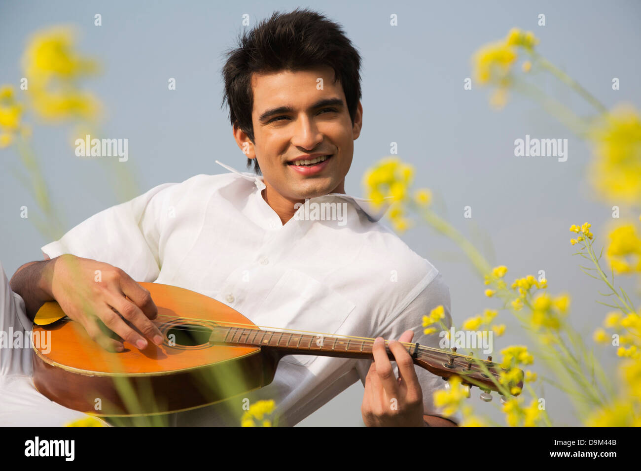 Man playing mandolin hi-res stock photography and images - Alamy