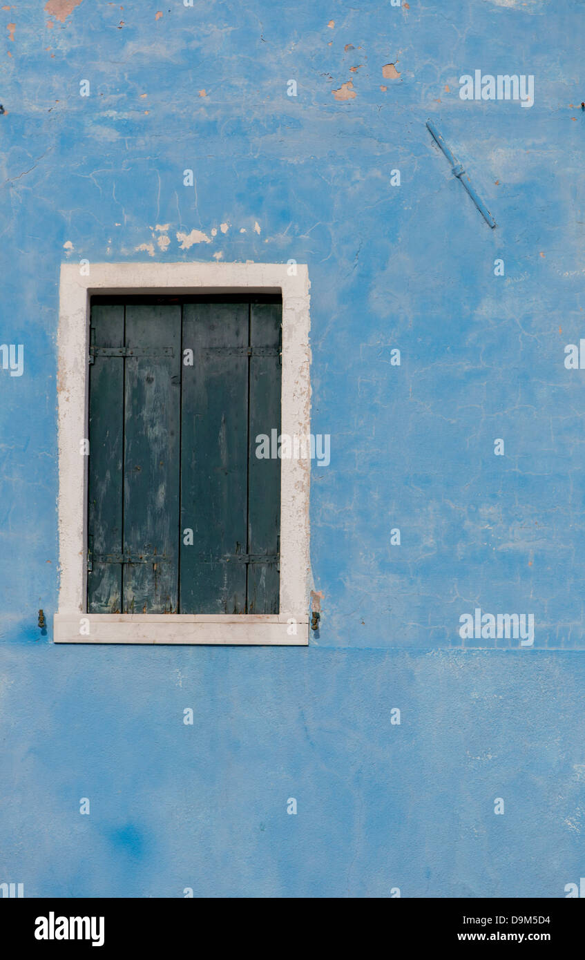 Blue window frame and shutters hi-res stock photography and images - Alamy