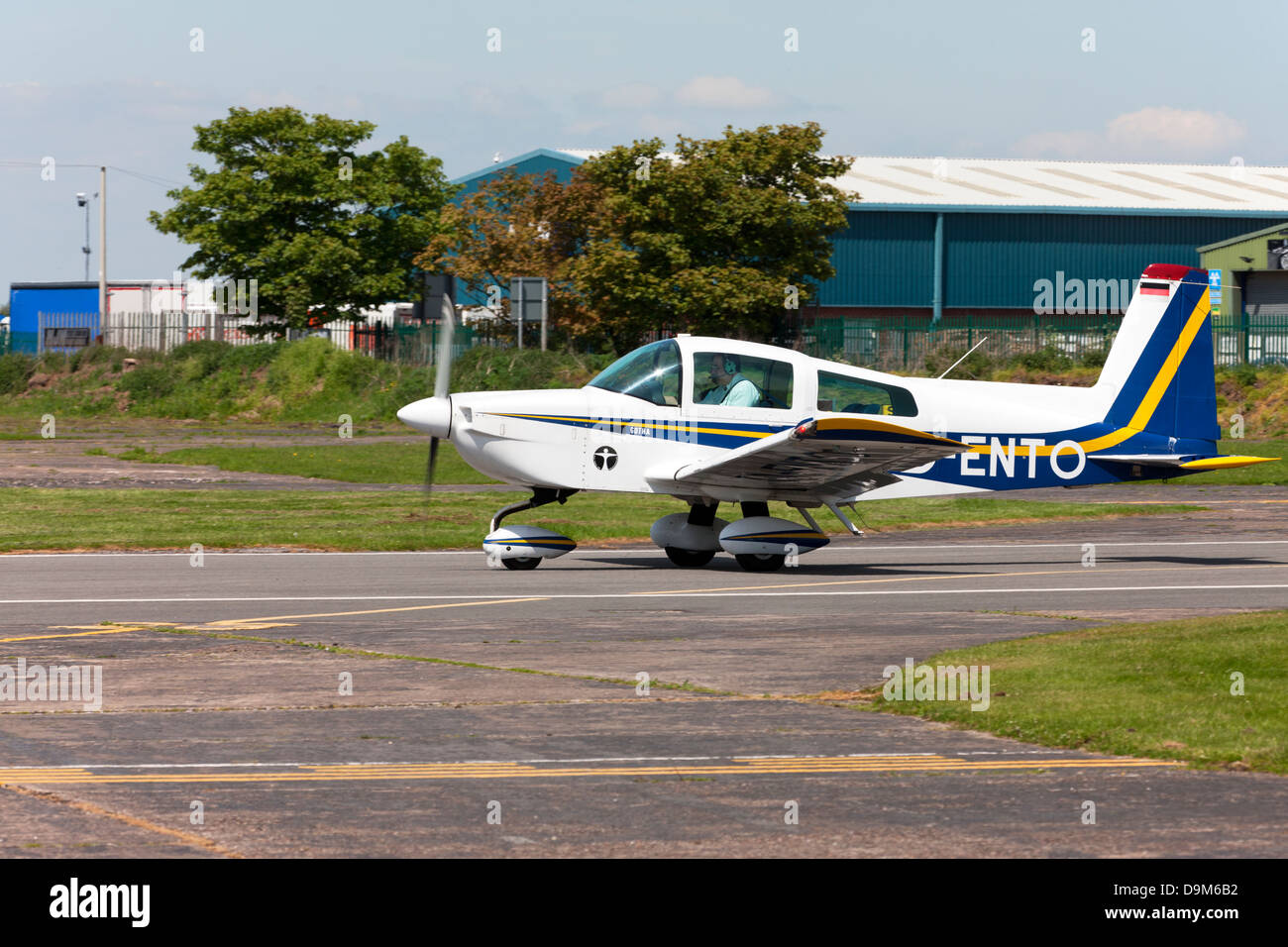 Grumman American AG-5B Tiger D-ENTO about to take-off from Sandtoft ...