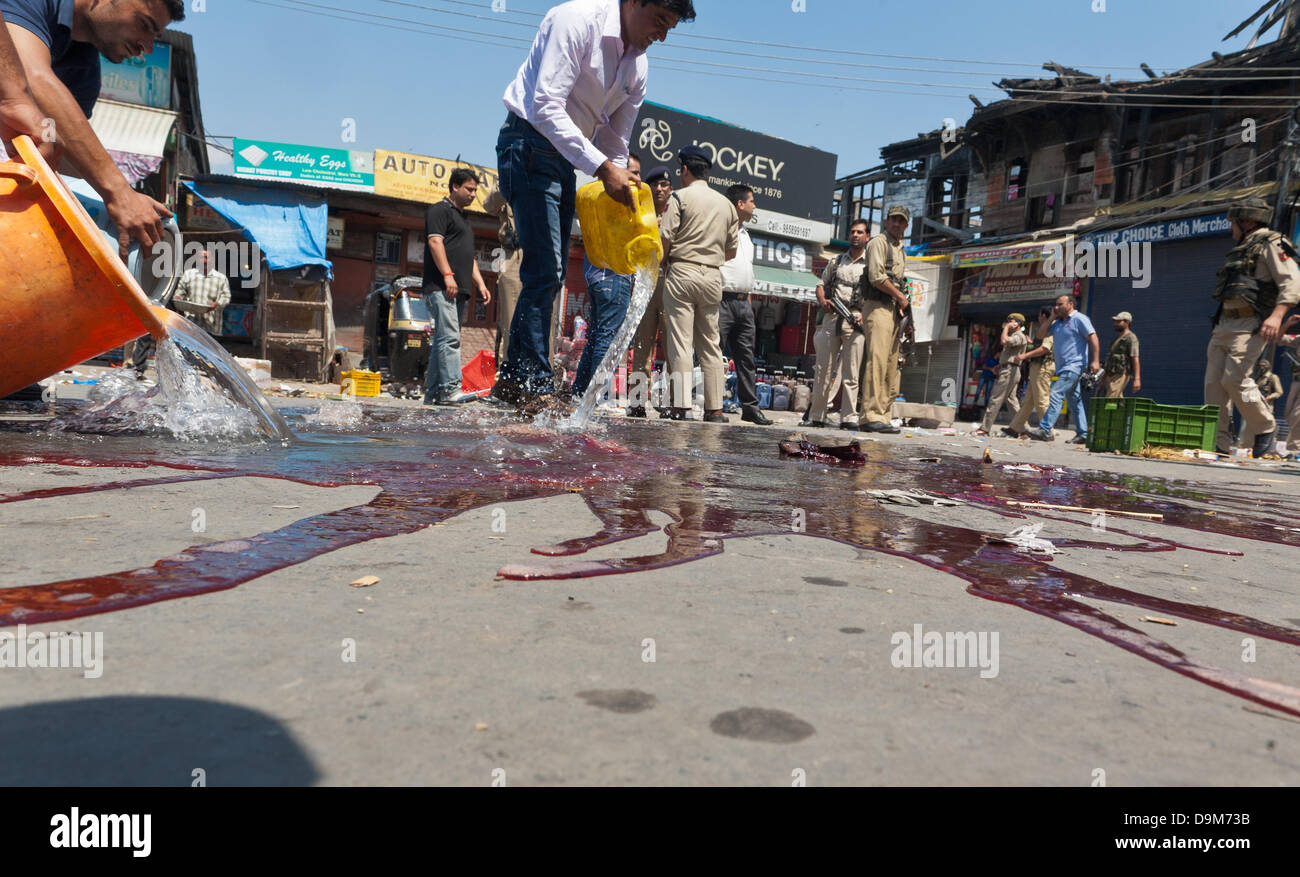 Srinagar, Indian Administered Kashmir 22nd June 2013. Indian policemen ...