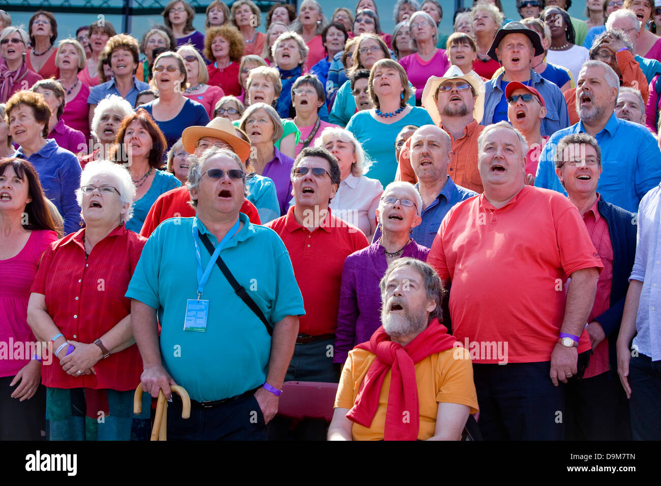 Mature women choir sing hi-res stock photography and images - Alamy