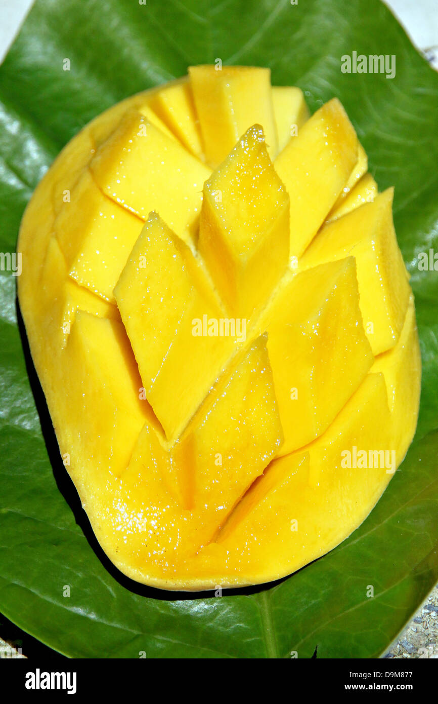 The Ripe mangoes slices Stock Photo - Alamy