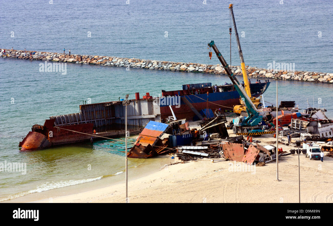 Ships run aground hi-res stock photography and images - Alamy
