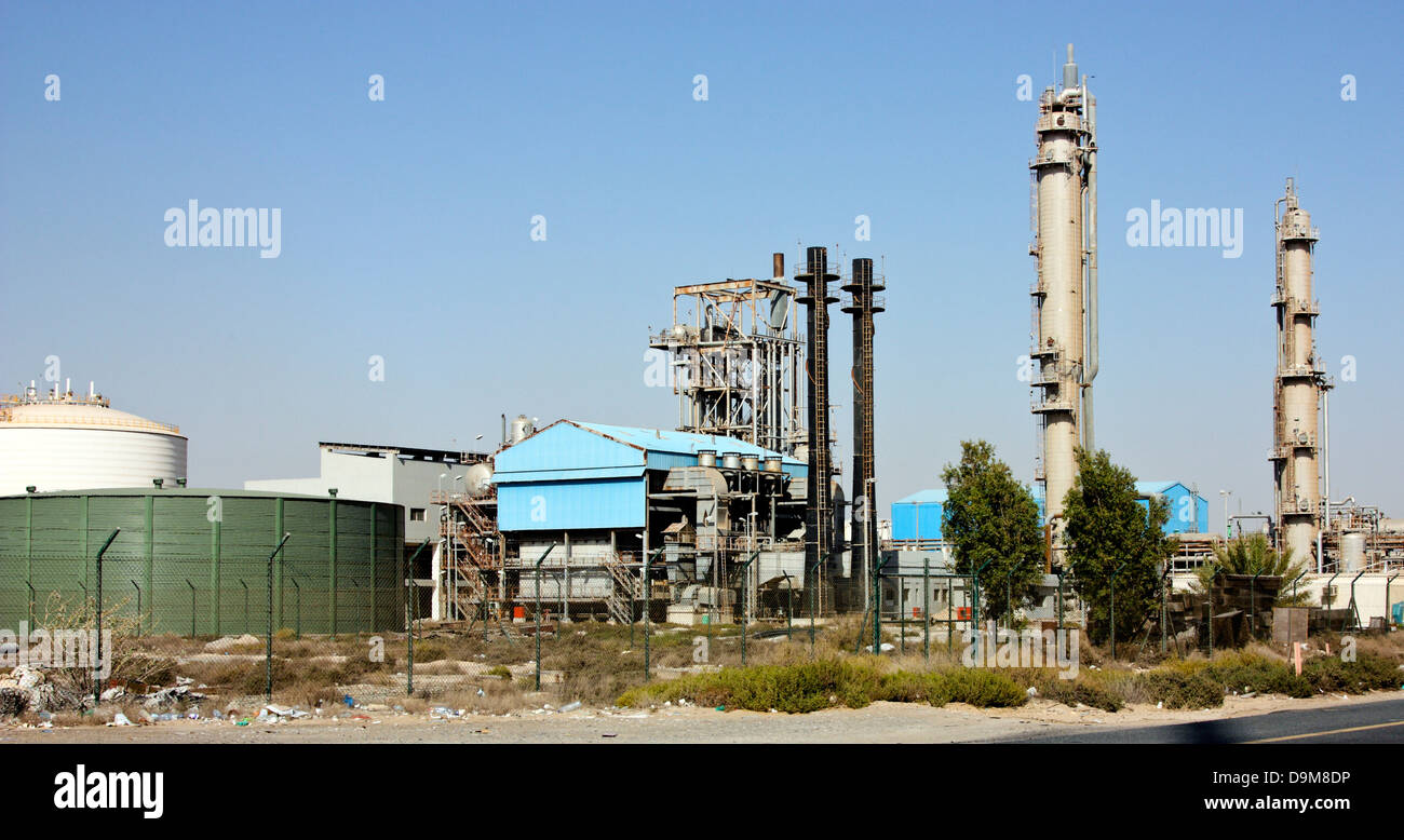 Petrochemical Plant with Reactor Columns and Tanks Stock Photo - Alamy