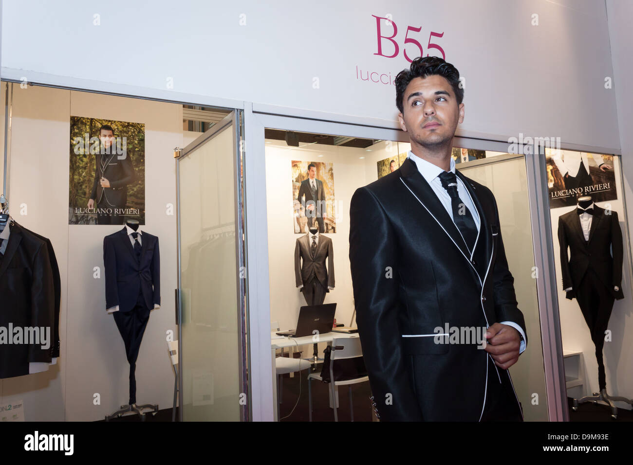 Formal wear model hi-res stock photography and images - Alamy
