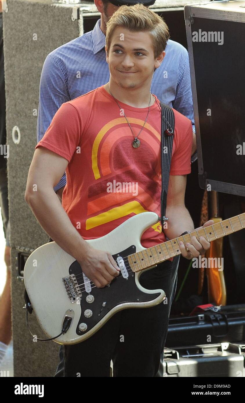Hunter Hayes on stage for NBC Today Show Concert with Hunter Hayes ...