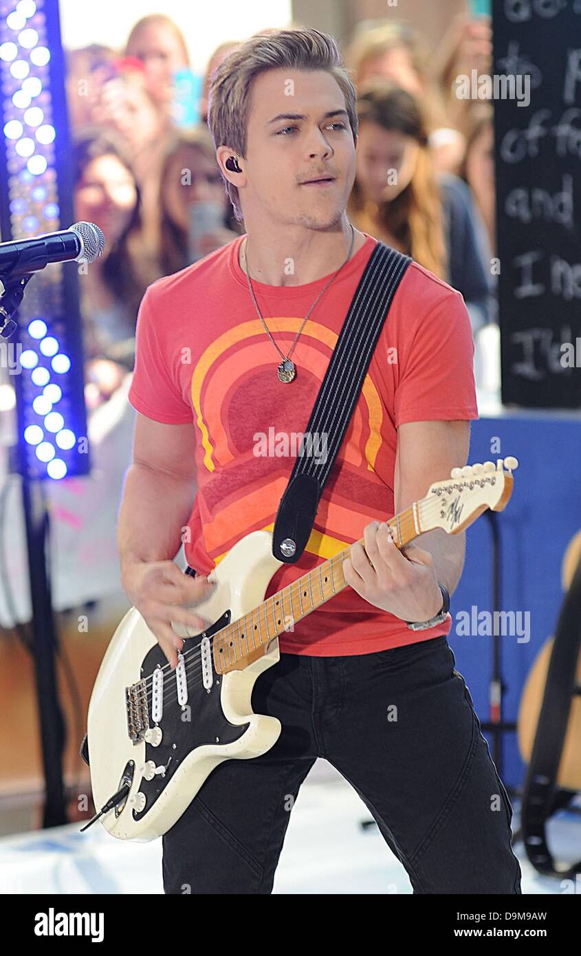 Hunter Hayes on stage for NBC Today Show Concert with Hunter Hayes ...
