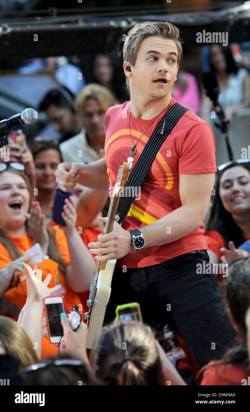 Hunter Hayes on stage for NBC Today Show Concert with Hunter Hayes ...