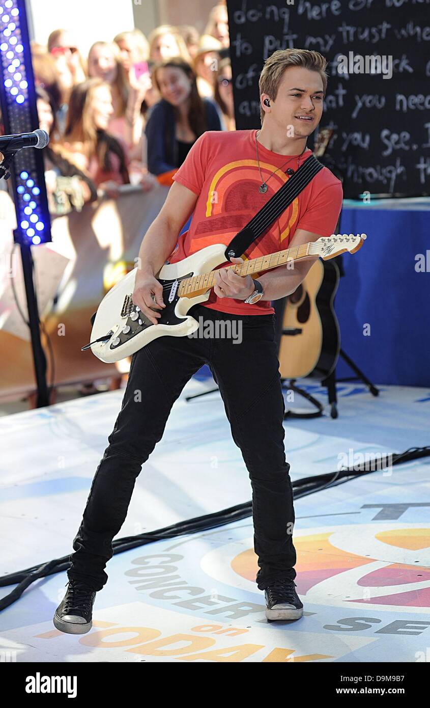 Hunter Hayes on stage for NBC Today Show Concert with Hunter Hayes ...