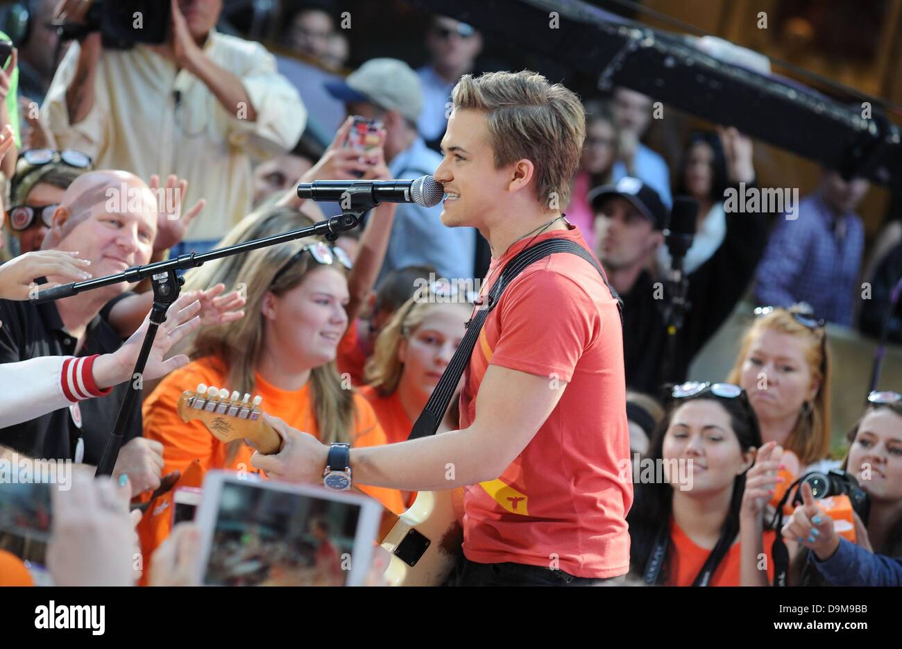 Hunter Hayes on stage for NBC Today Show Concert with Hunter Hayes ...