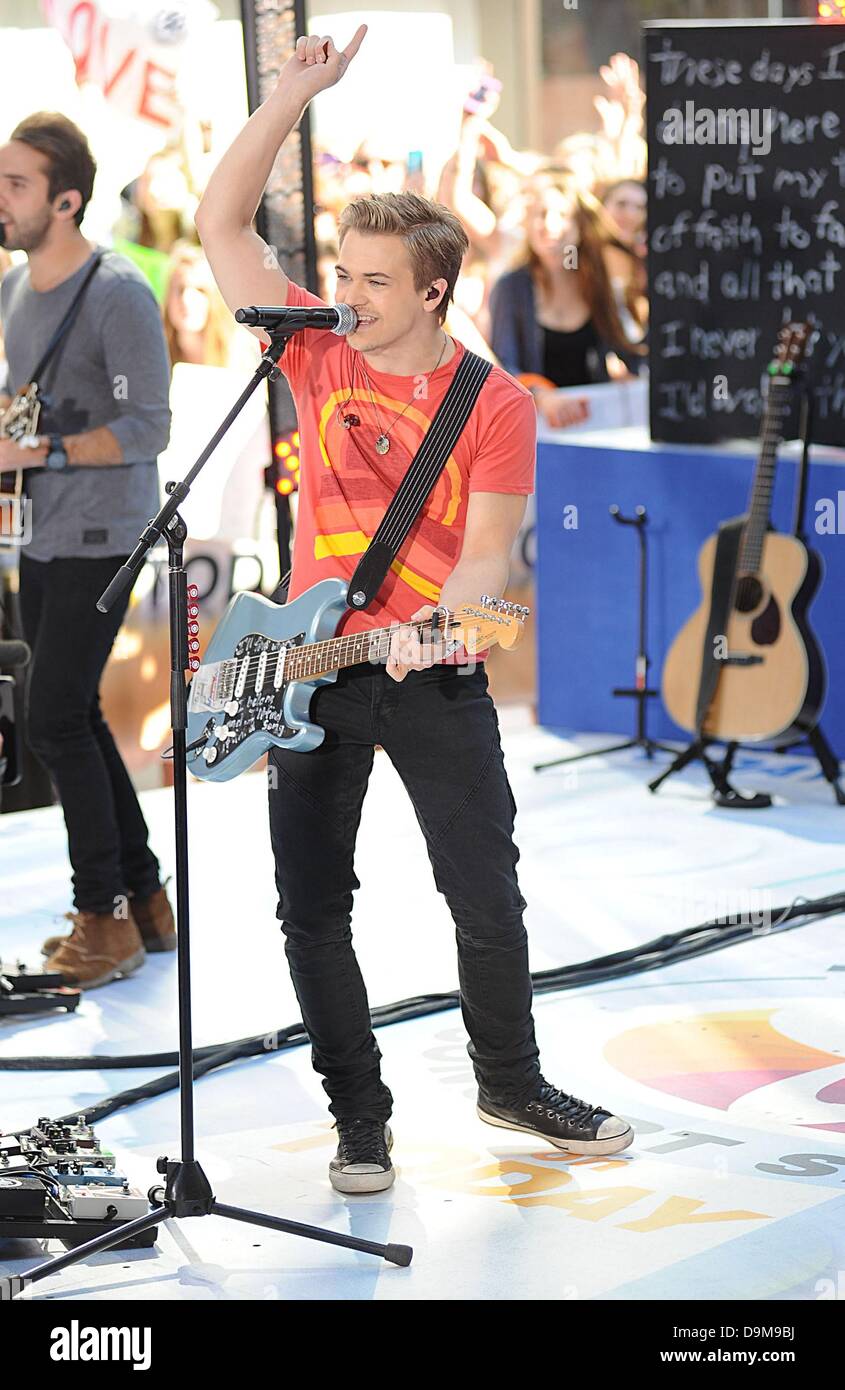Hunter Hayes on stage for NBC Today Show Concert with Hunter Hayes ...