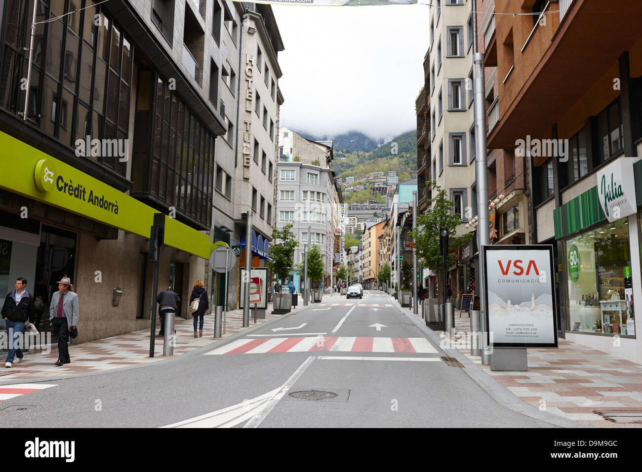Avenue shopping mall area hi-res stock photography and images - Alamy