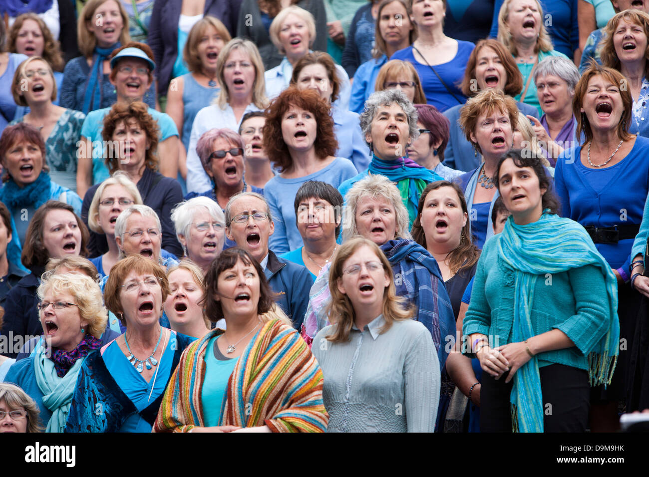 Singing choir adults hi-res stock photography and images - Alamy