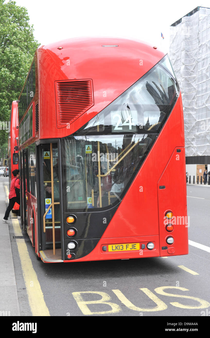 Bus for london on route 24 hi-res stock photography and images - Alamy