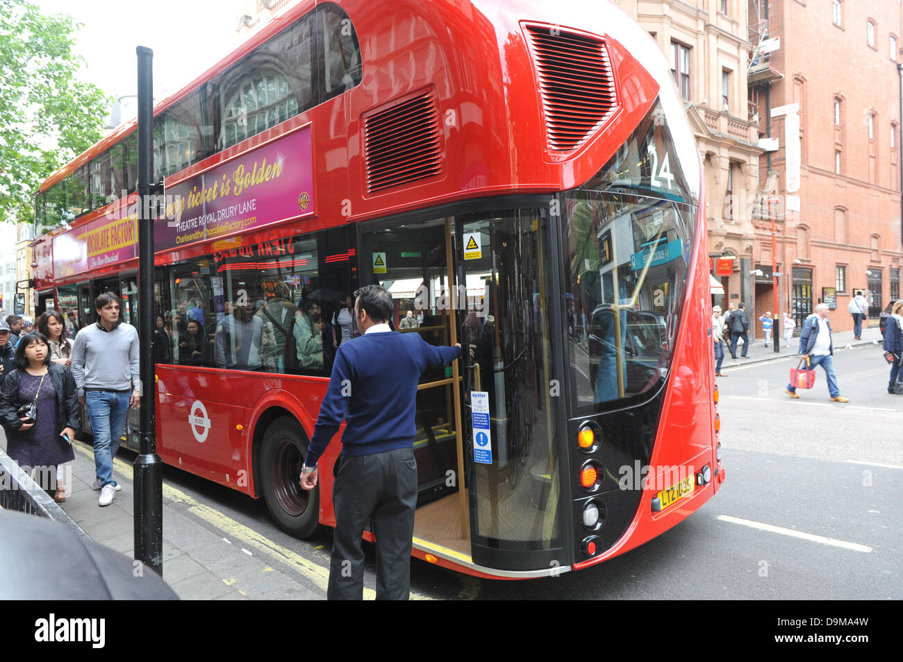 Thomas heatherwick bus hi-res stock photography and images - Alamy