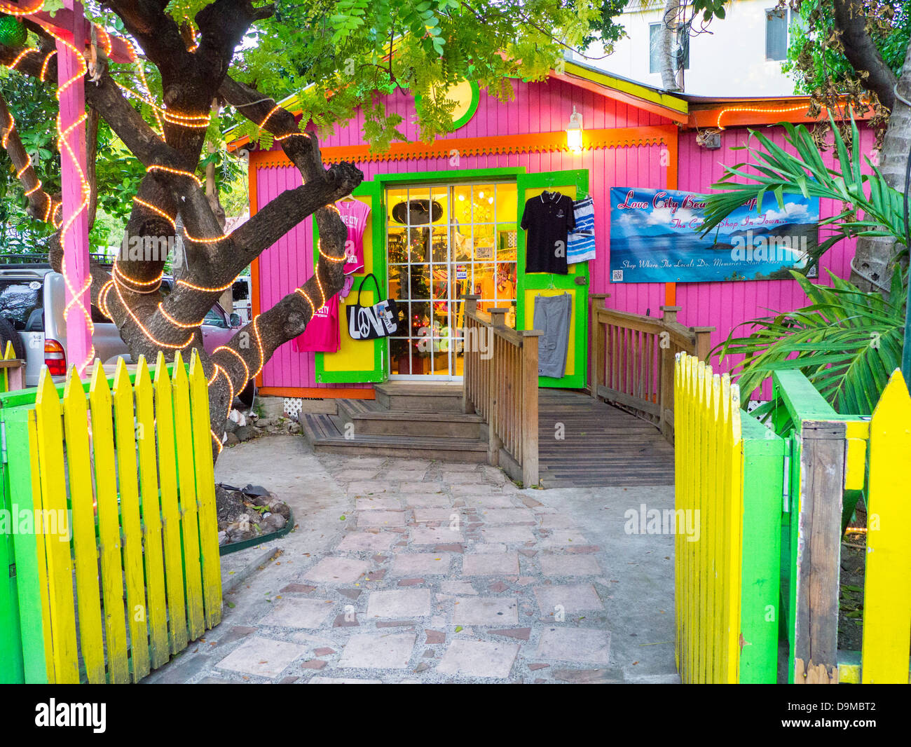 Shop bay hi-res stock photography and images - Alamy