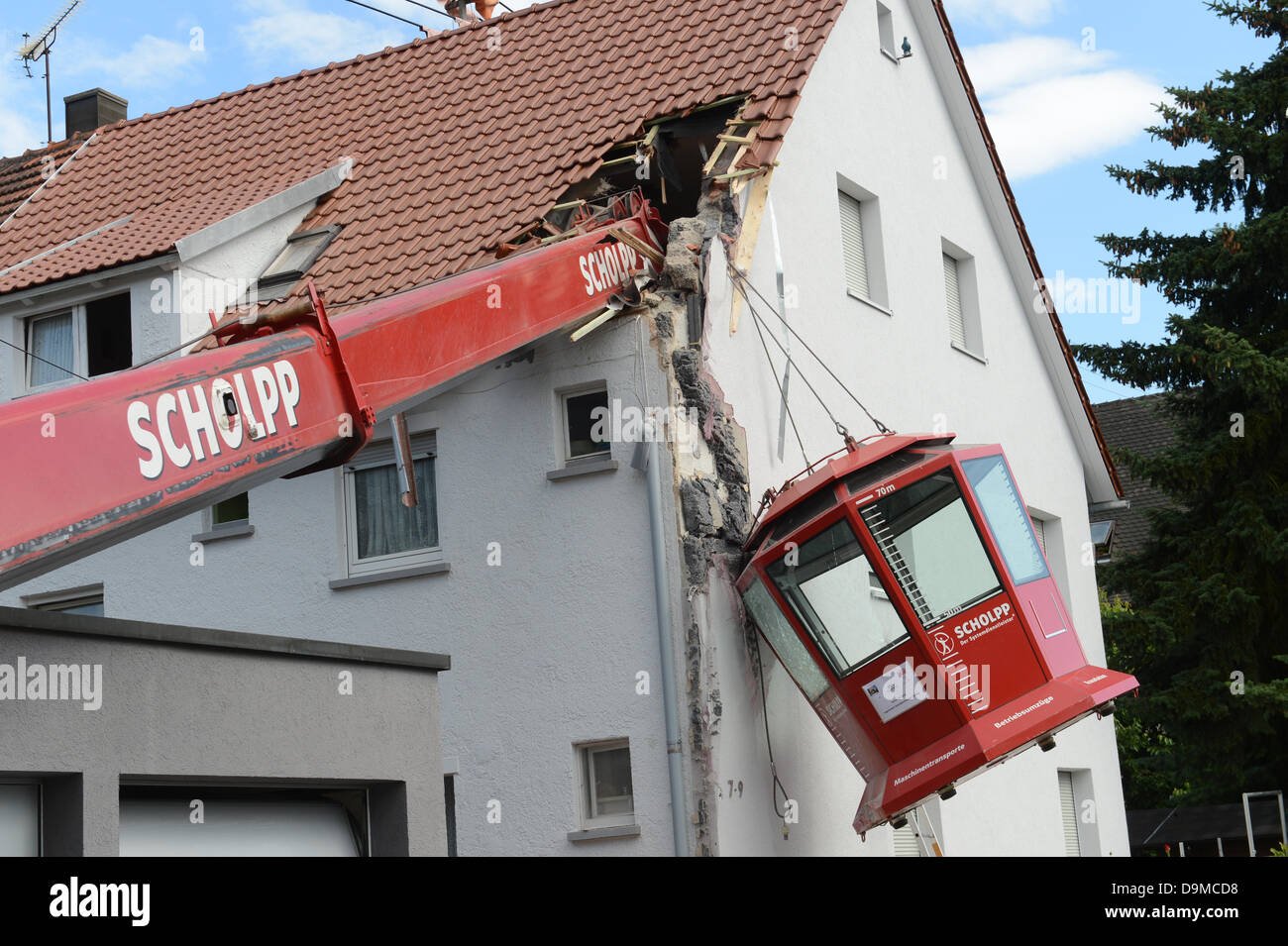 Fallen crane hi-res stock photography and images - Alamy