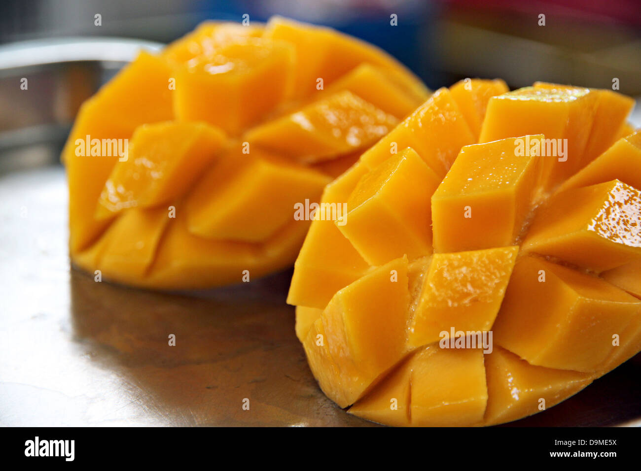 The Ripe mangoes slices Stock Photo - Alamy