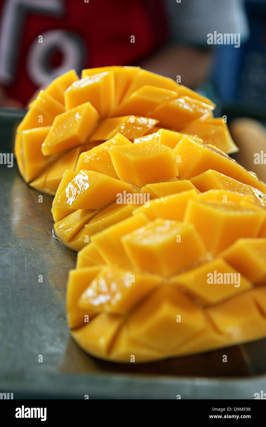 The Ripe mangoes slices Stock Photo - Alamy