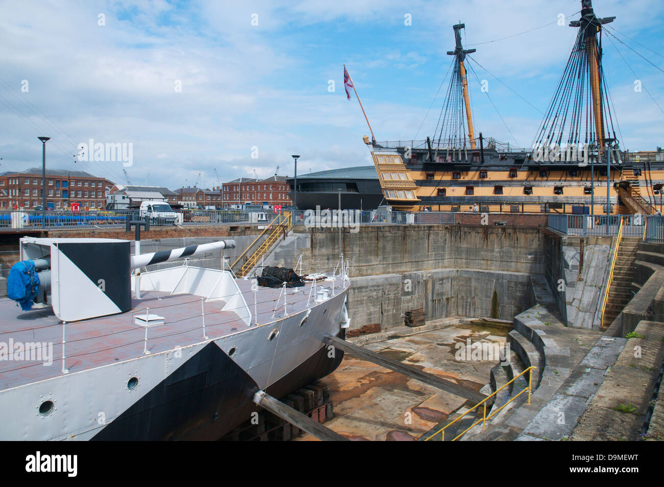 Portsmouth dry docks hi-res stock photography and images - Alamy