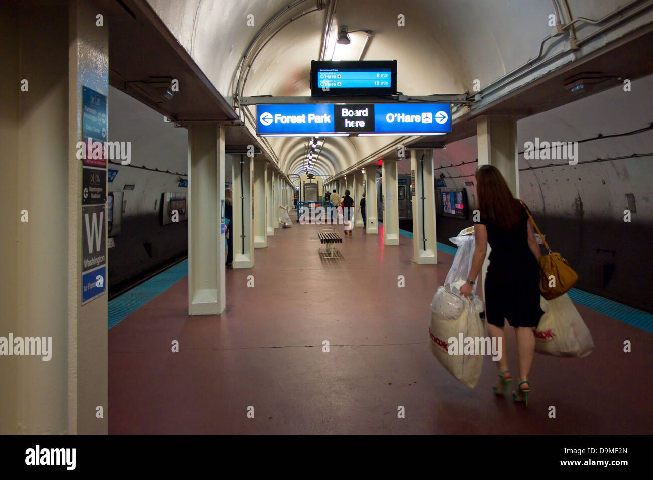Elevated blue line train hi-res stock photography and images - Alamy
