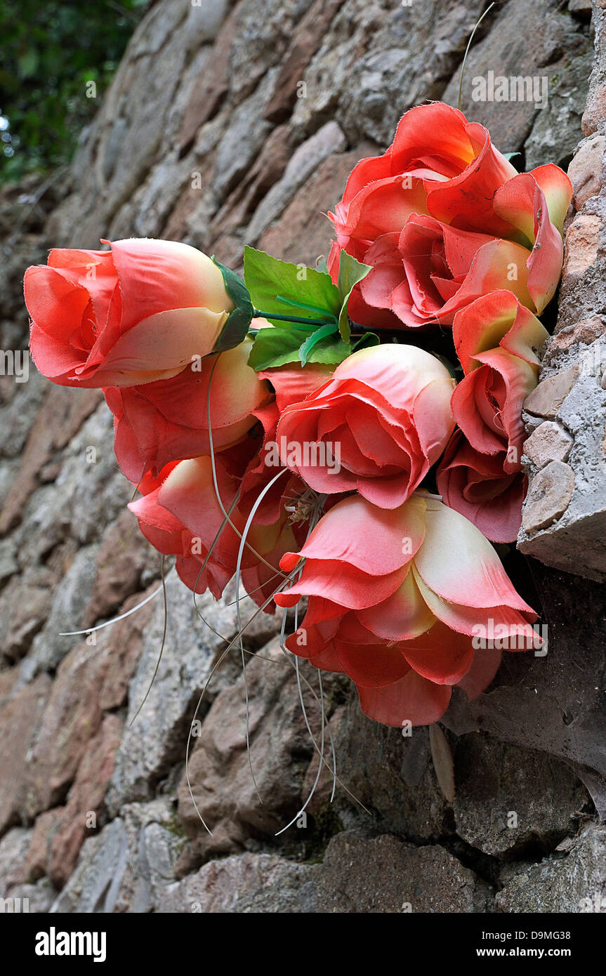 bouquet of flowers hanging from a monument Stock Photo - Alamy