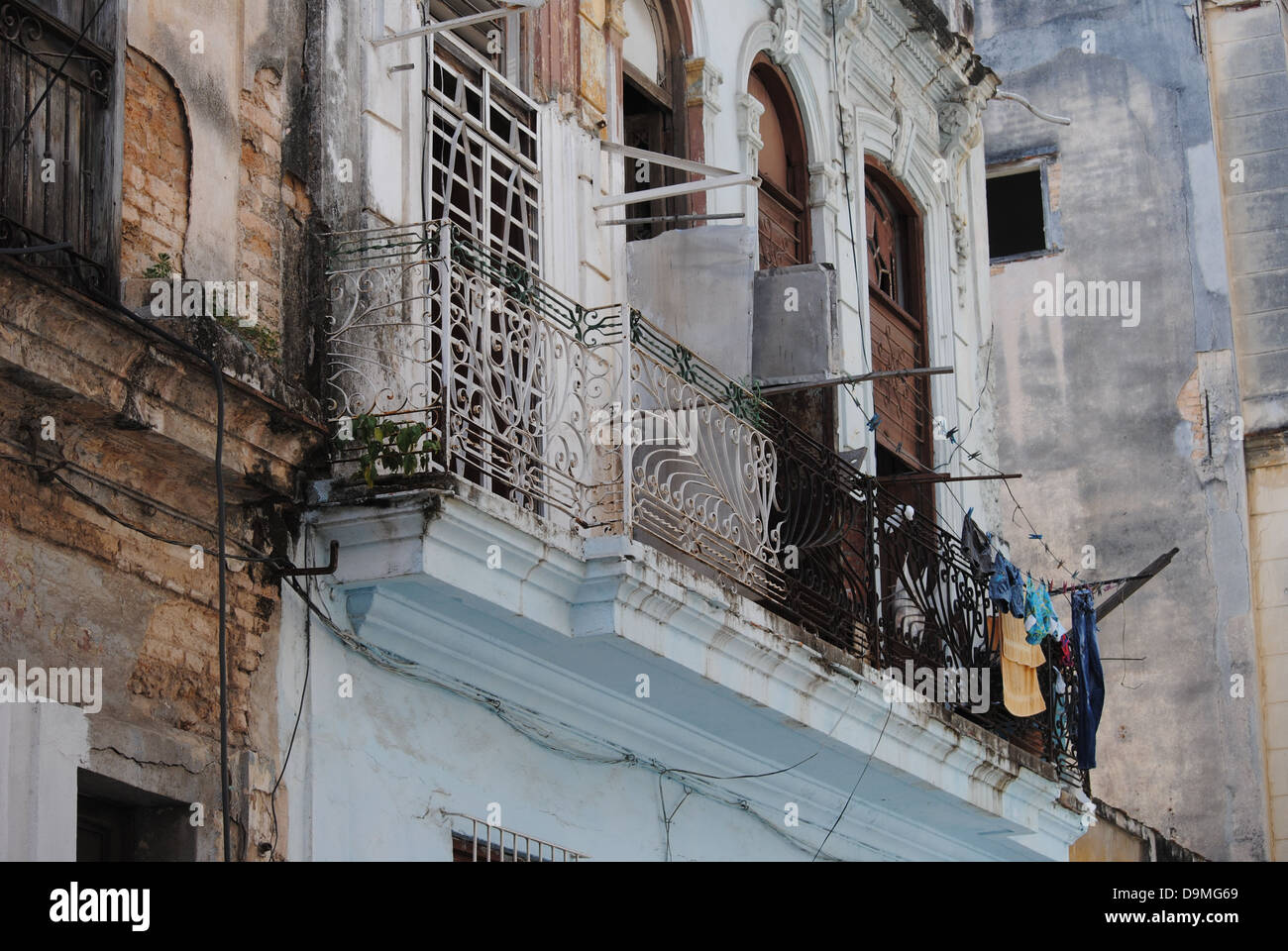 Cuban balcony hi-res stock photography and images - Alamy