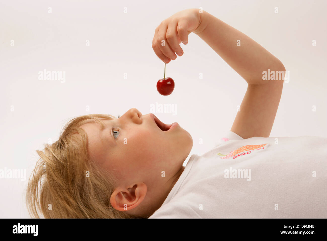 Children eating cherries hi-res stock photography and images - Alamy