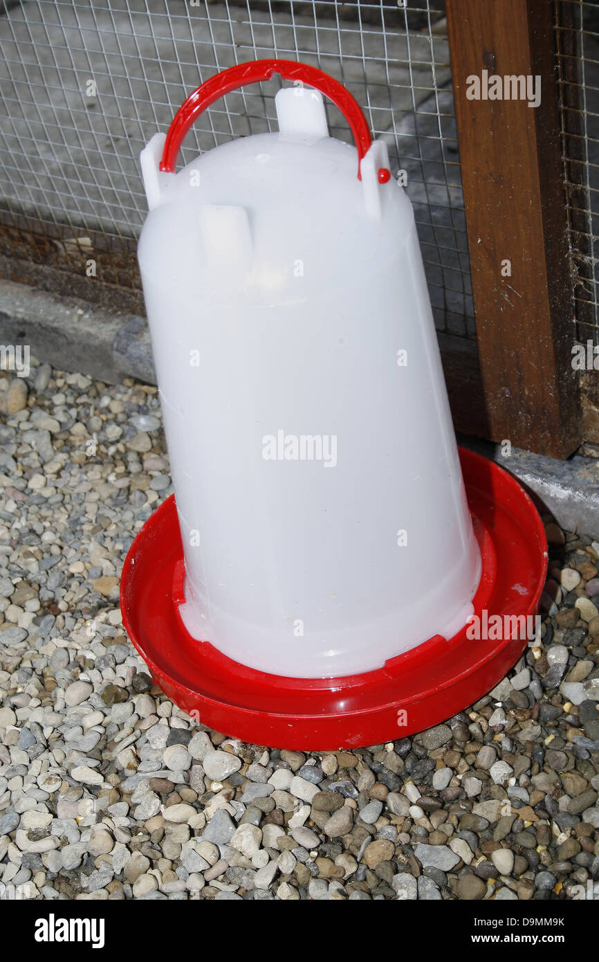 White trough hi-res stock photography and images - Alamy