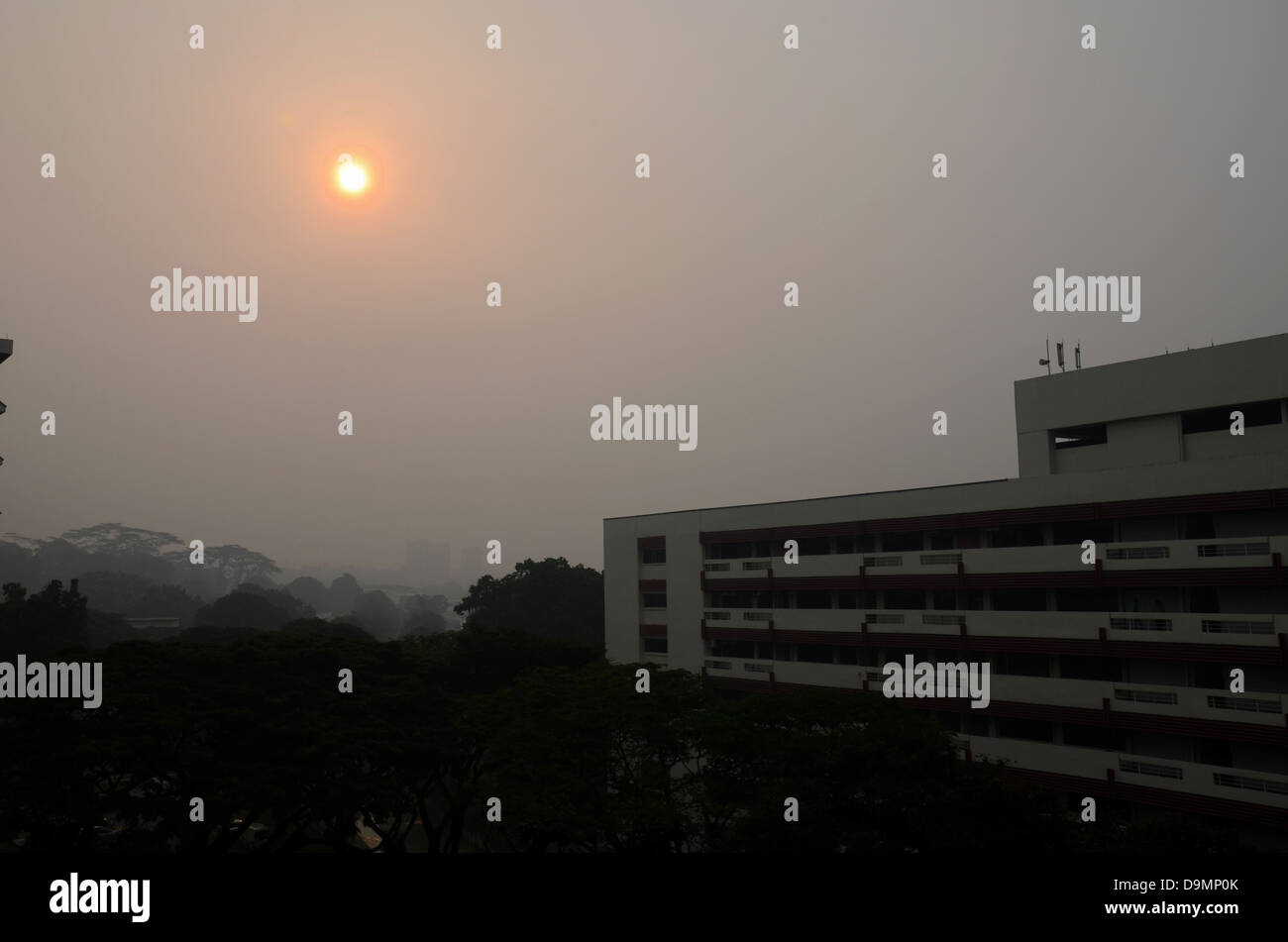 Singapore evening sun clouded by haze pollution Stock Photo - Alamy