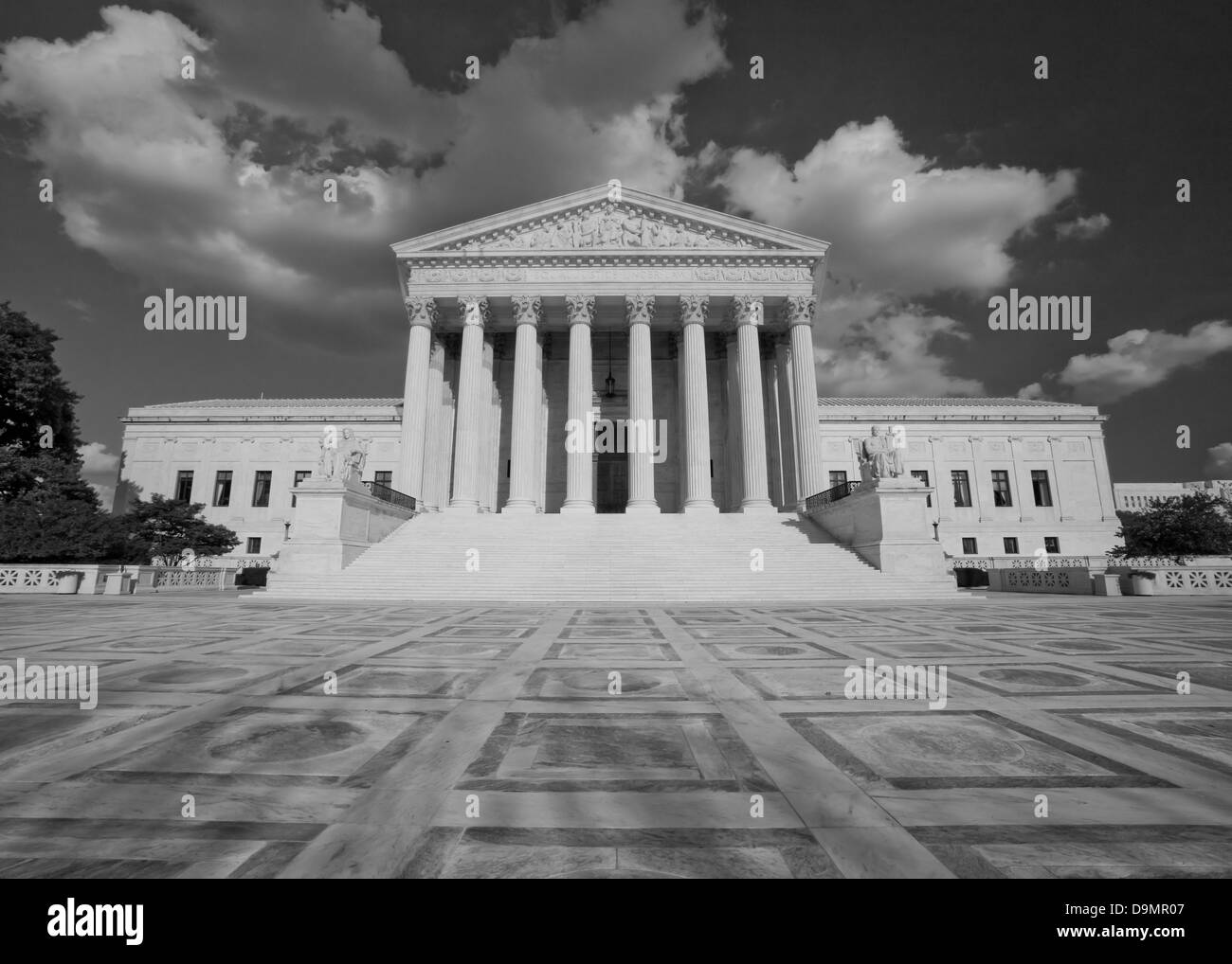 Supreme court building outside exterior Black and White Stock Photos ...