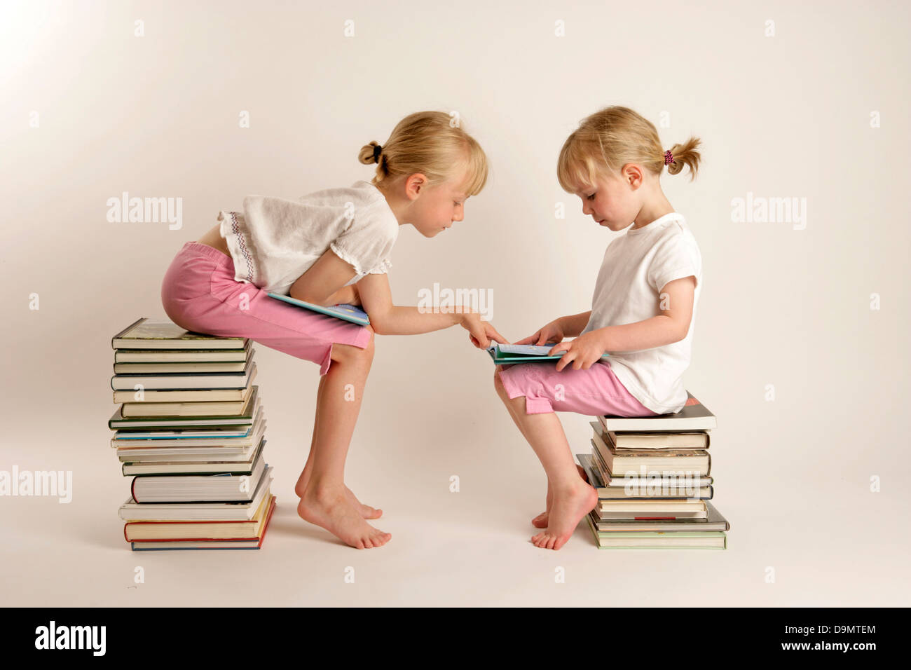 girls reading together Stock Photo - Alamy