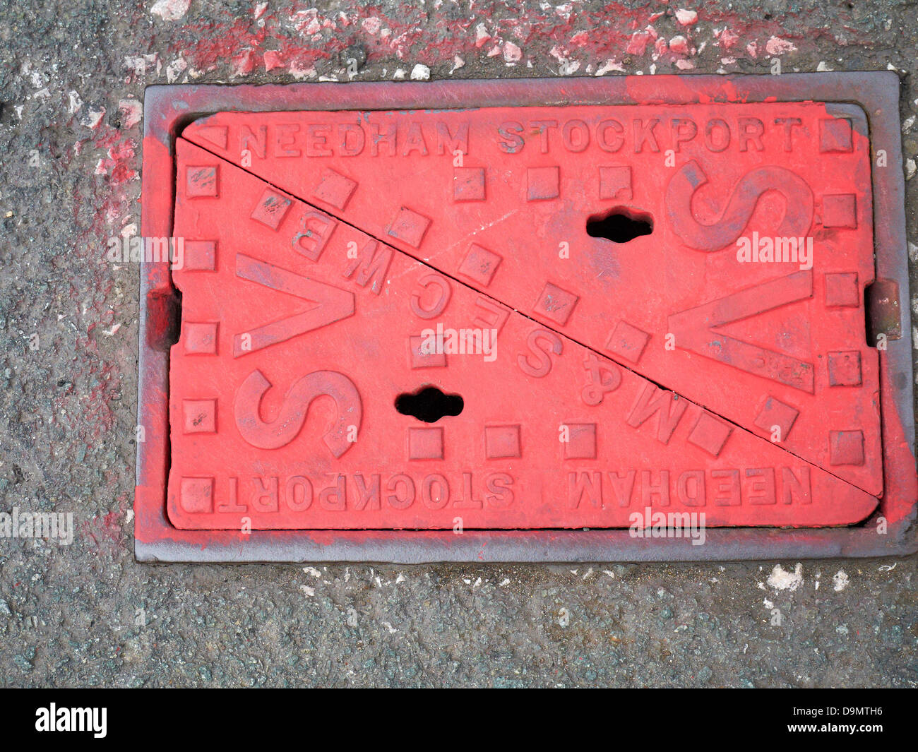 Manhole uk hi-res stock photography and images - Alamy