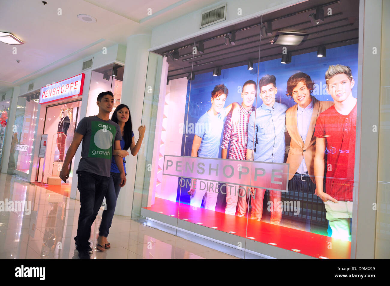 Young people in Ayala Center Cebu City Philippines Stock Photo - Alamy