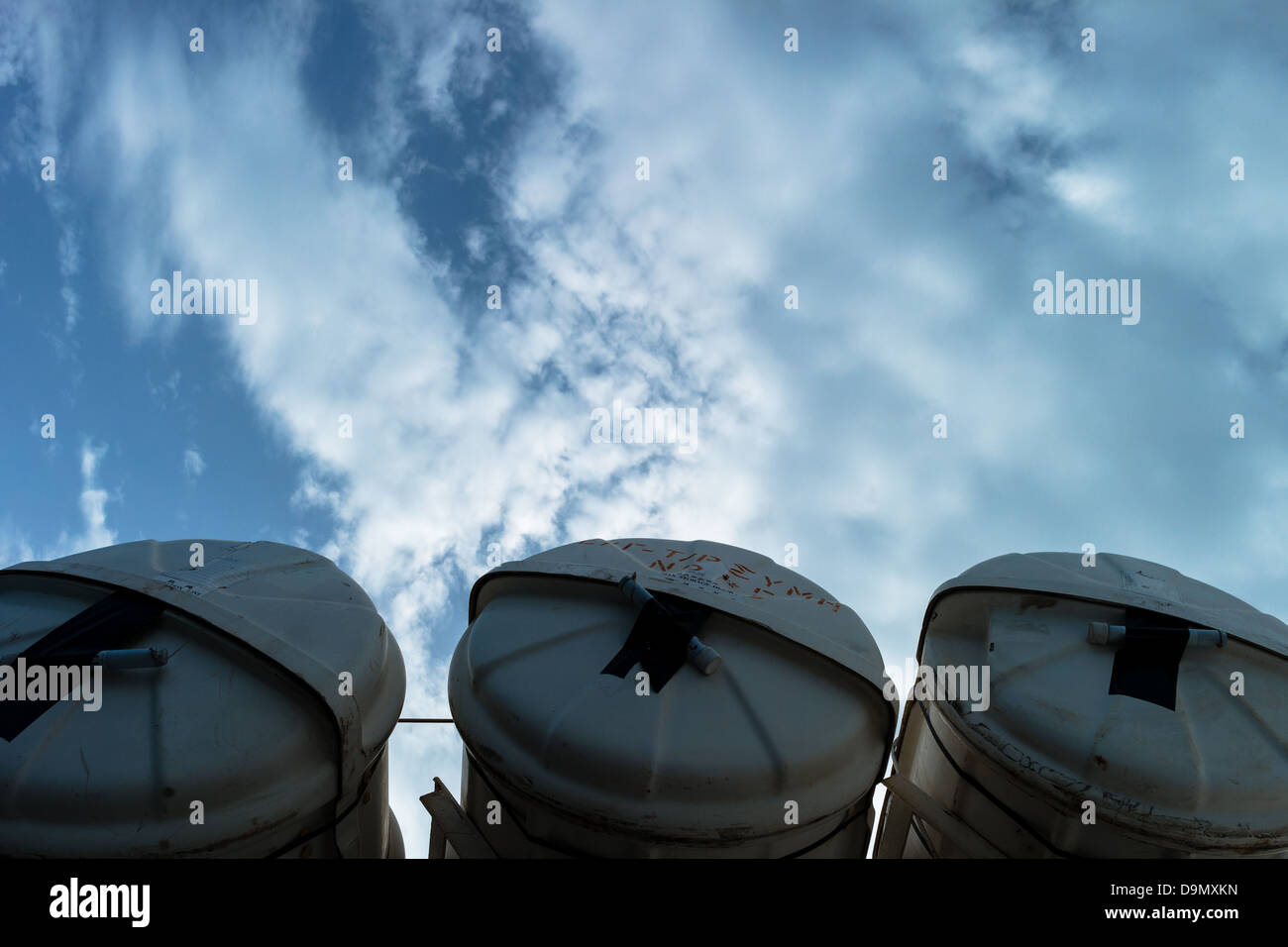Life raft hi-res stock photography and images - Alamy