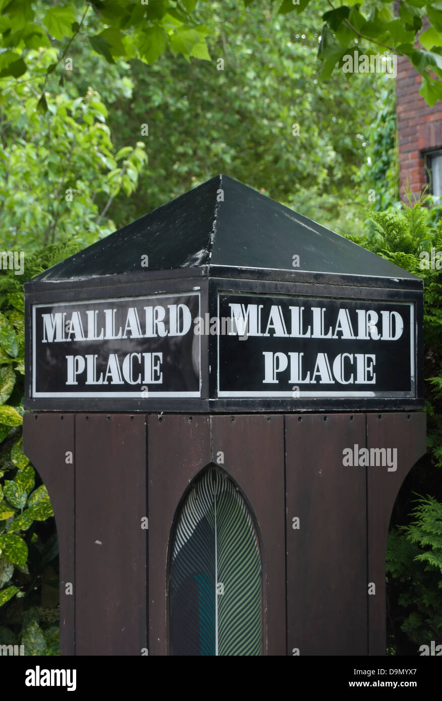 Pillar pillars signage signs hi-res stock photography and images - Alamy