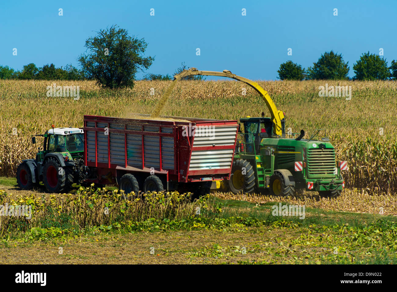 Feed machines hi-res stock photography and images - Alamy