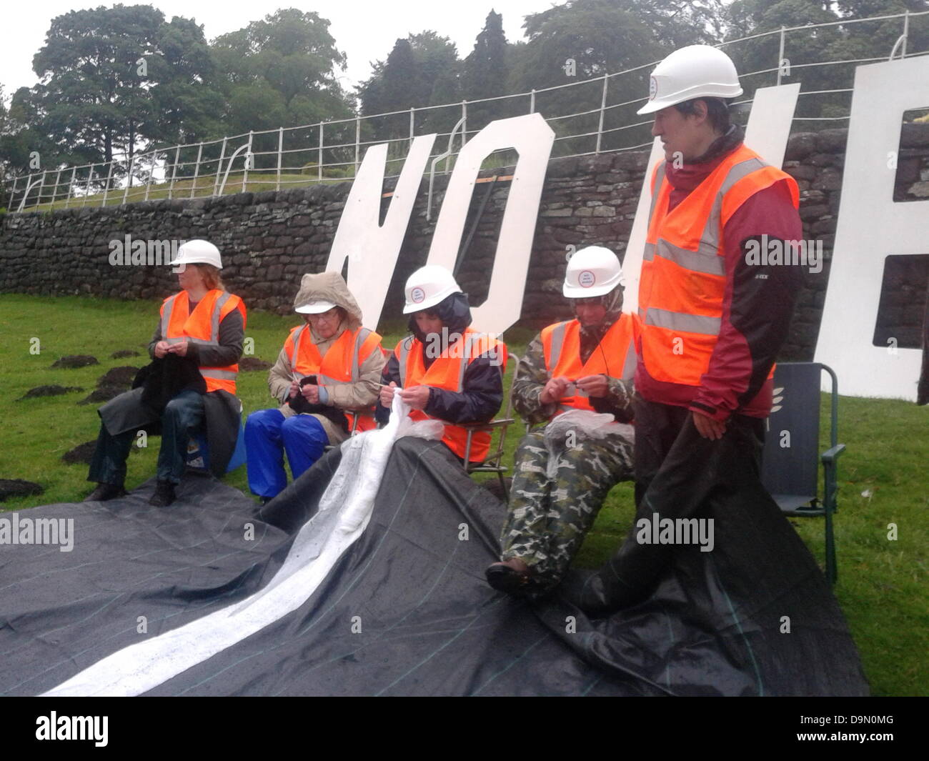 Grannies knitting hi-res stock photography and images - Alamy