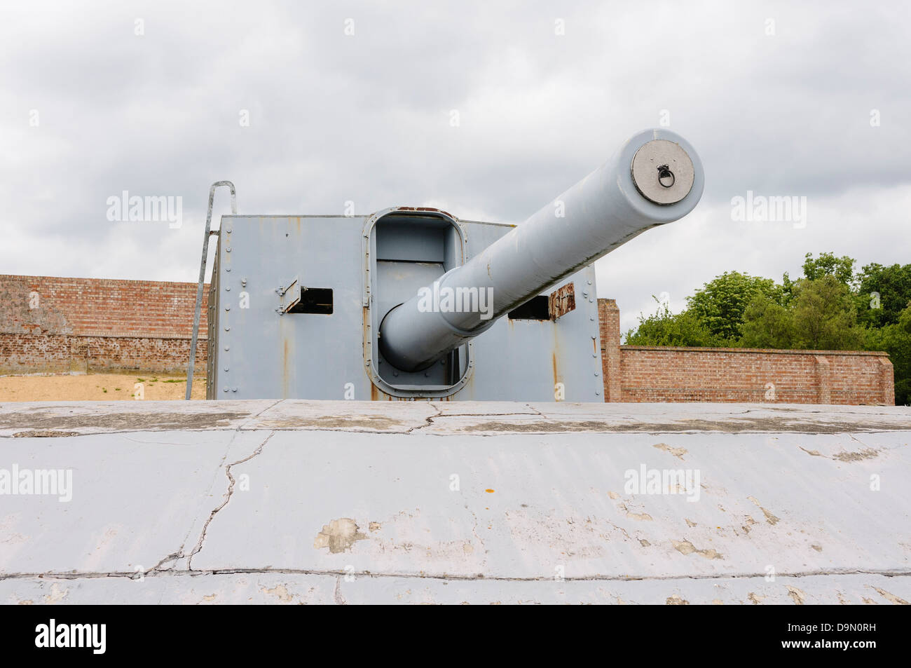 9 2 inch gun hi-res stock photography and images - Alamy