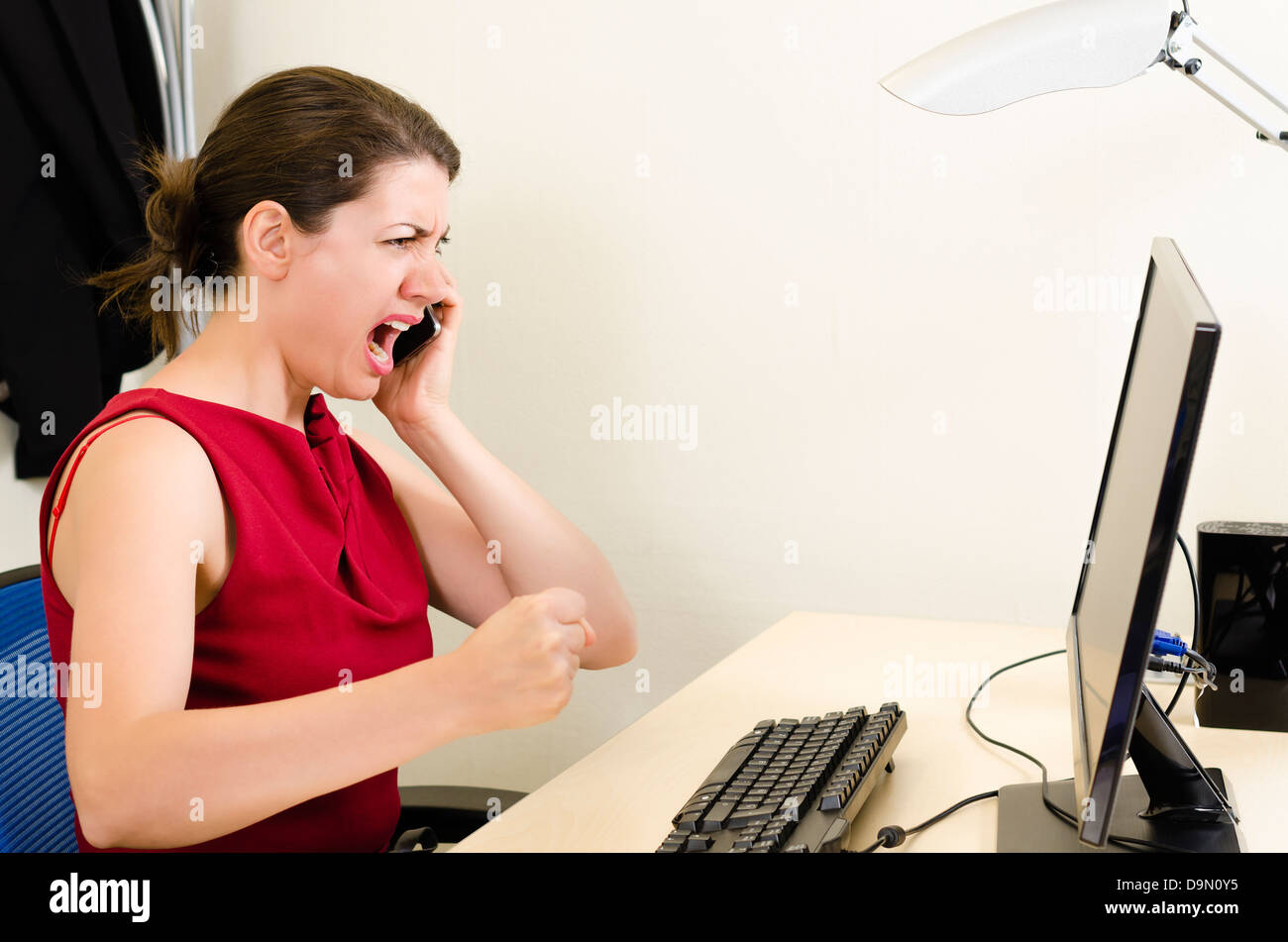 Angry businesswoman screaming at her office Stock Photo - Alamy
