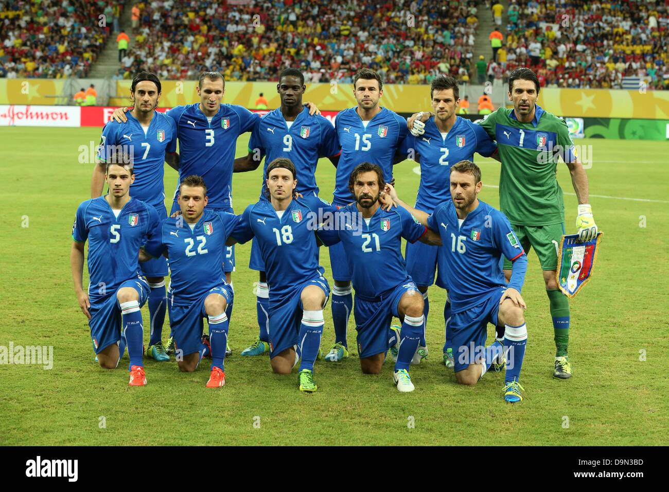 Italy team group line up hi-res stock photography and images - Alamy
