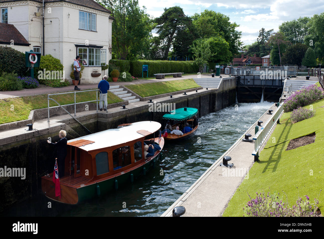 Thames lock hi-res stock photography and images - Alamy