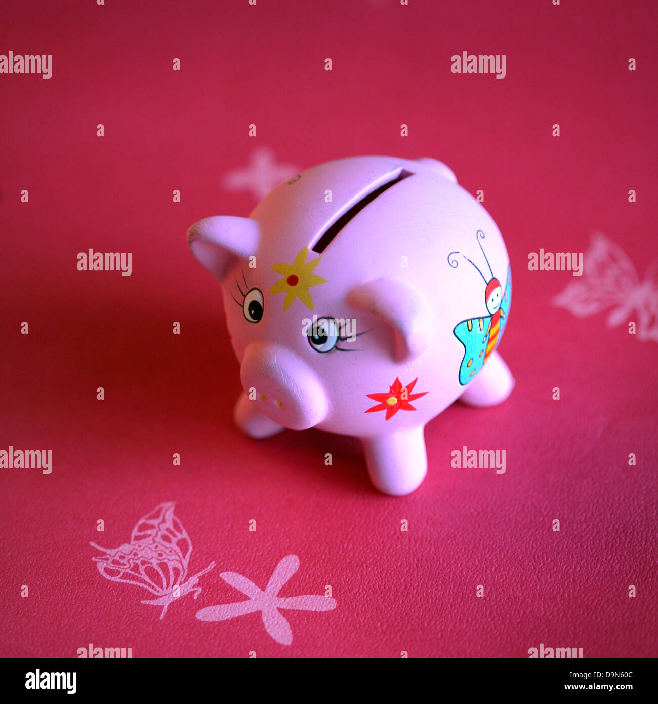 Box with pigs hi-res stock photography and images - Alamy