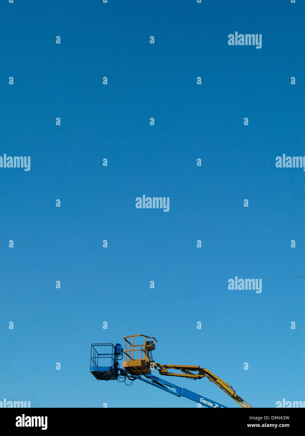 Aerial platform hi-res stock photography and images - Alamy