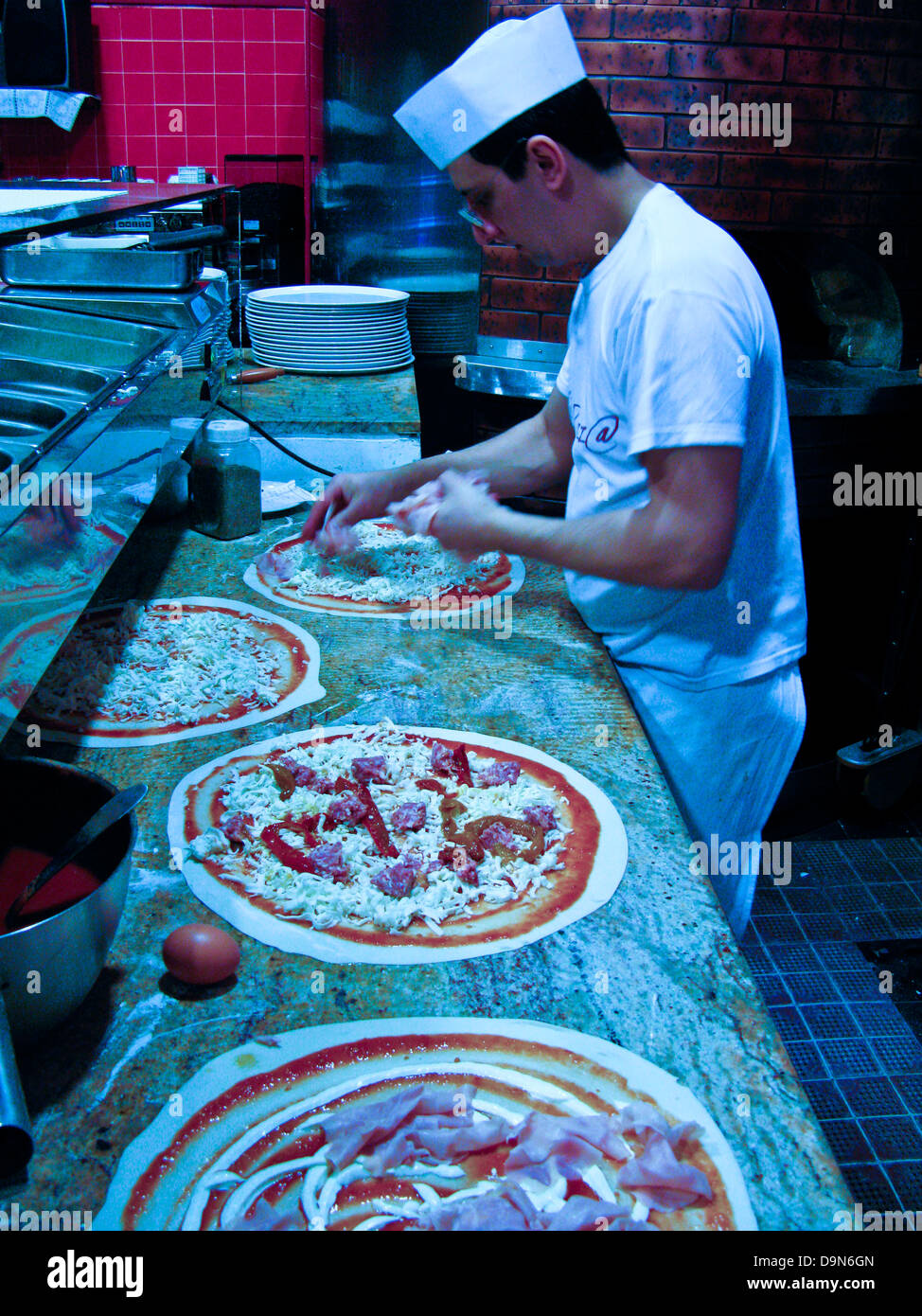 man making pizzas Stock Photo - Alamy