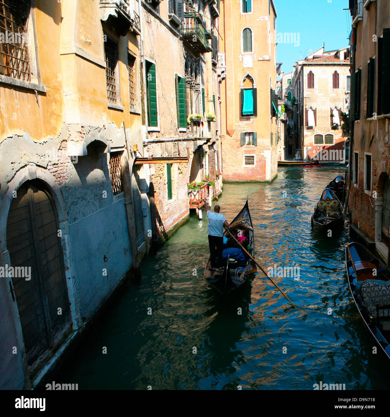 Gondola on canal hi-res stock photography and images - Alamy