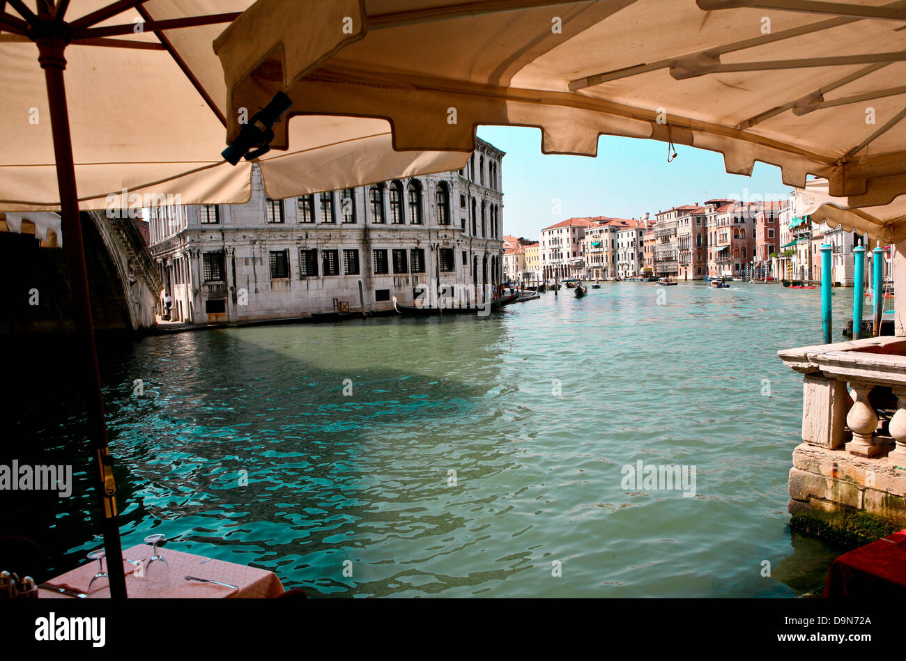Bridges restaurant hi-res stock photography and images - Alamy