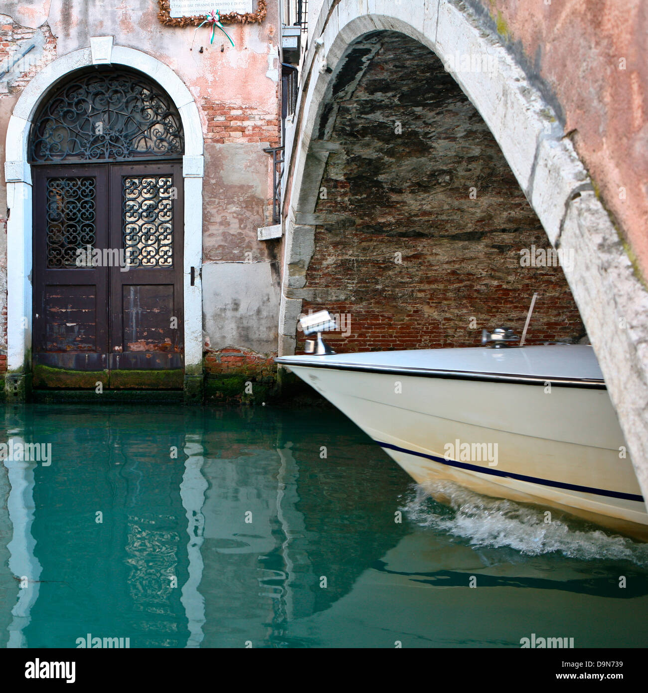 Motorboat venice hi-res stock photography and images - Alamy