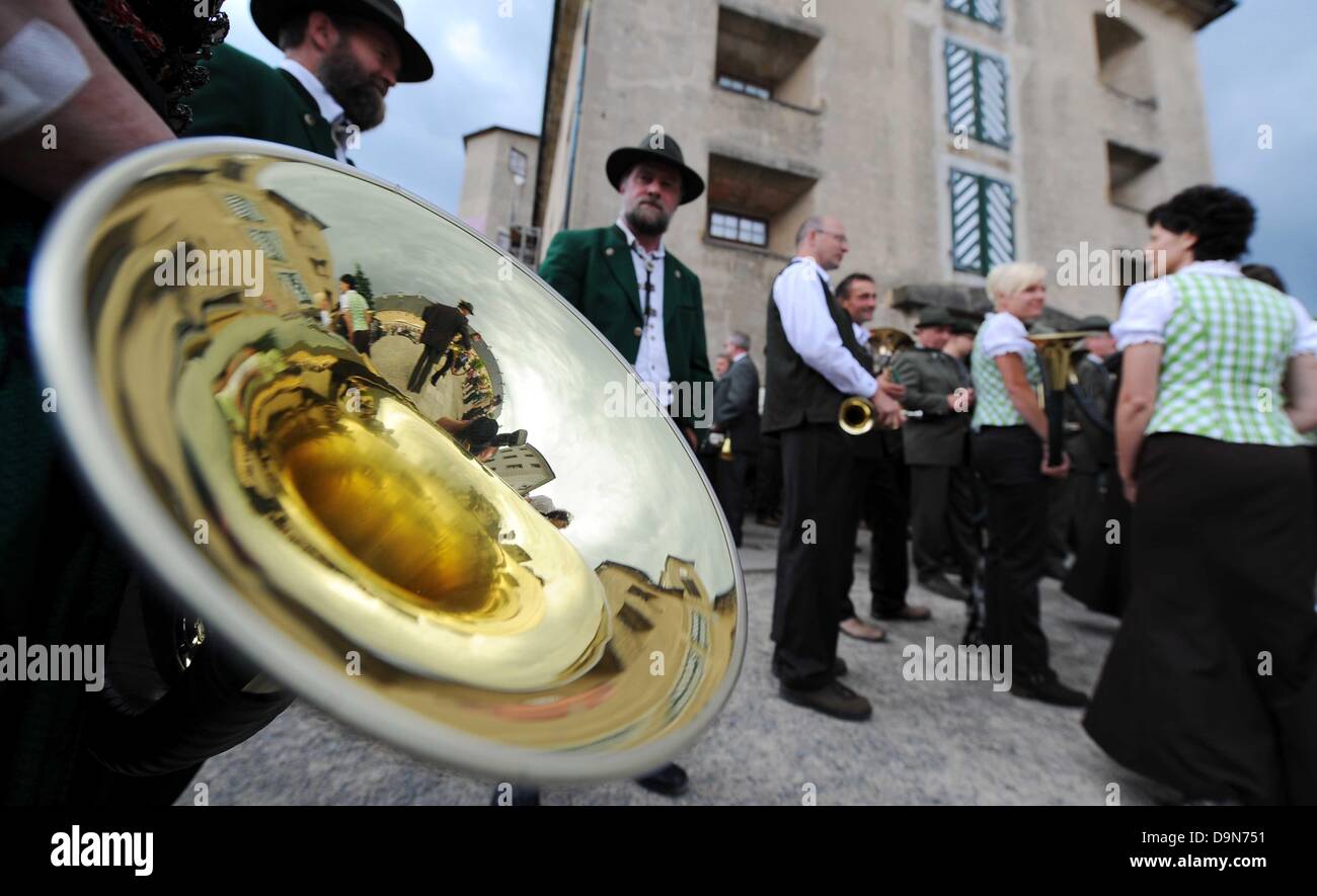 Koenigstein, Germany, 23 June 2013. Hunting horn players stand on ...