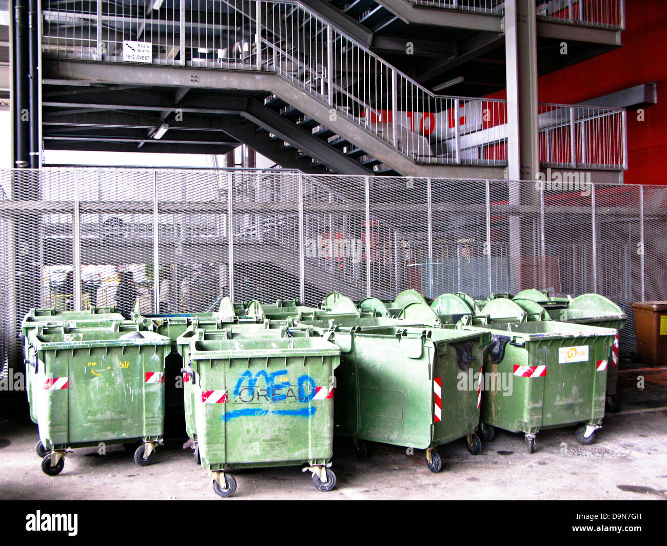 Empty dustbins hi-res stock photography and images - Alamy